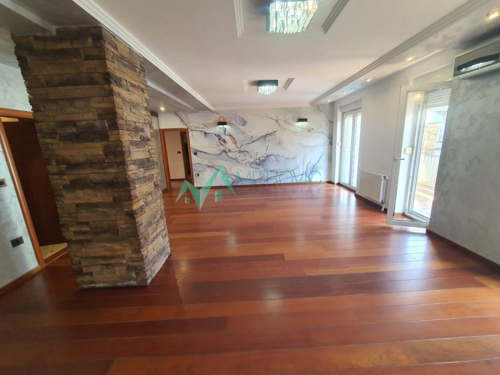 Četvorosoban stan na prodaju, 126m2, 363.380€