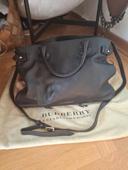 Burberry tasna
