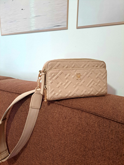 ✨️ Tommy Hilfiger torbica ✨️