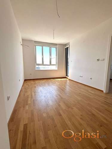 Jednoiposoban stan u novogradnji u kompleksu zatvorenog tipa (šifra: 1004578)