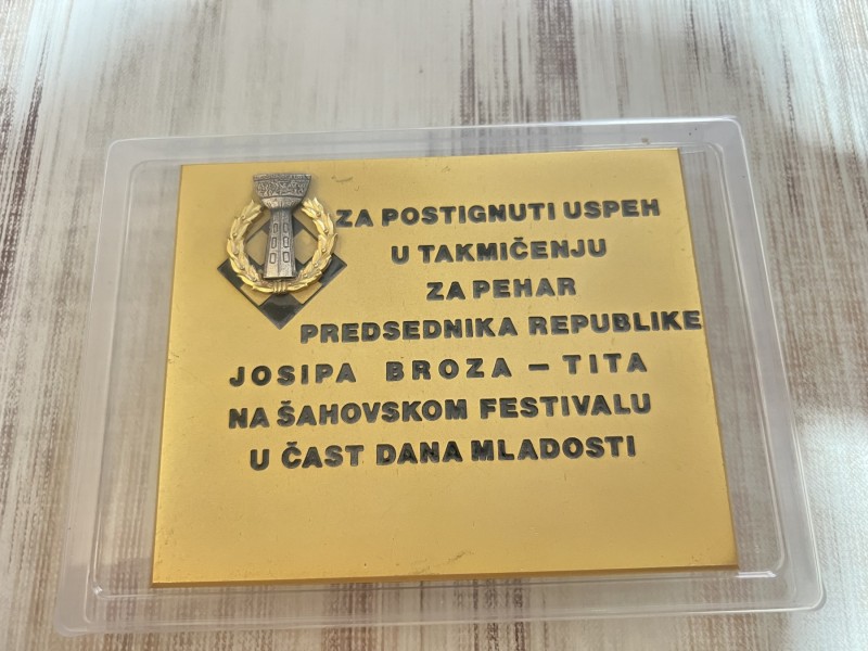 ZLATNA ŠAHOVSKA PLAKETA
