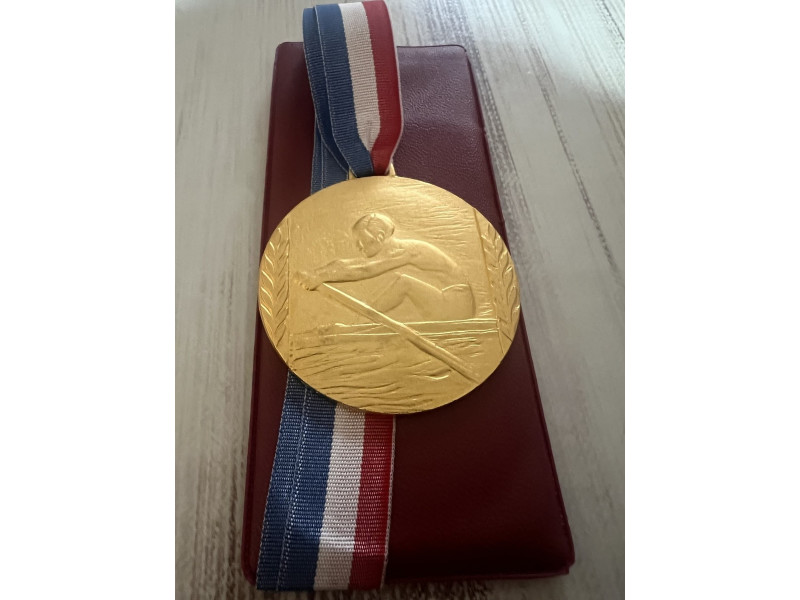 ZLATNA MEDALJA VESLANJE 50GOD.. V.K. JUG