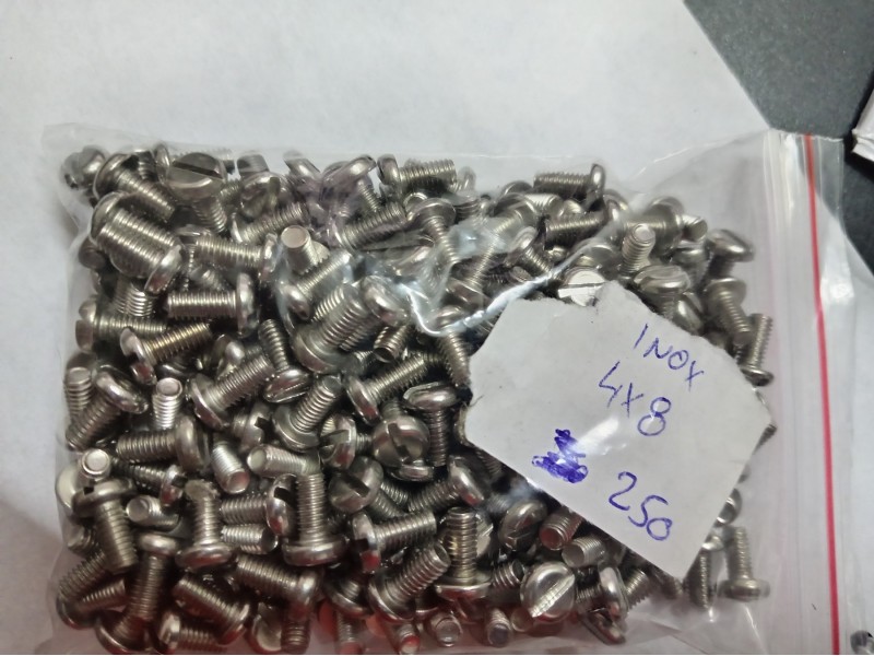 Vijak inox 4x8mm 250 komada