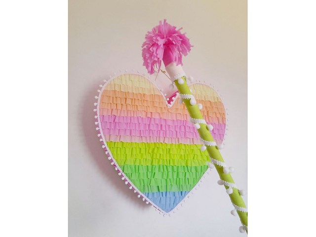 Srce u pastelnim bojama, PINJATA