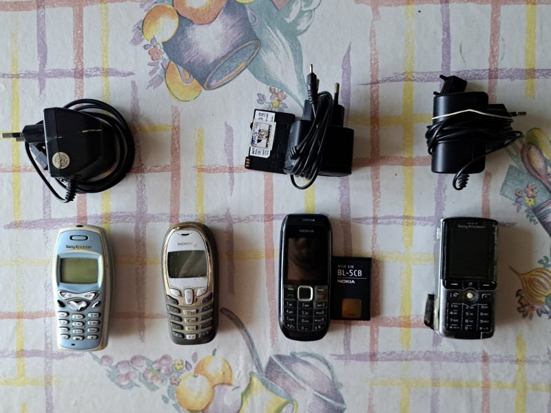Nokia, Siemens, Sony Ericsson retro telefoni RETRO