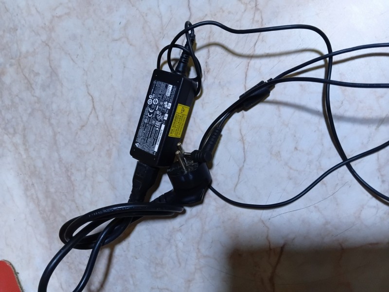Delta Electronics 19v2.1a ADP 40PH BB