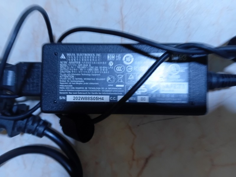 Delta Electronics 19v1.58a ADP 30JH B