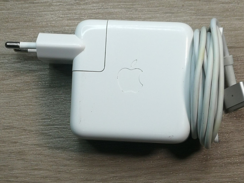 Apple A1436 14,85V --- 3,05A