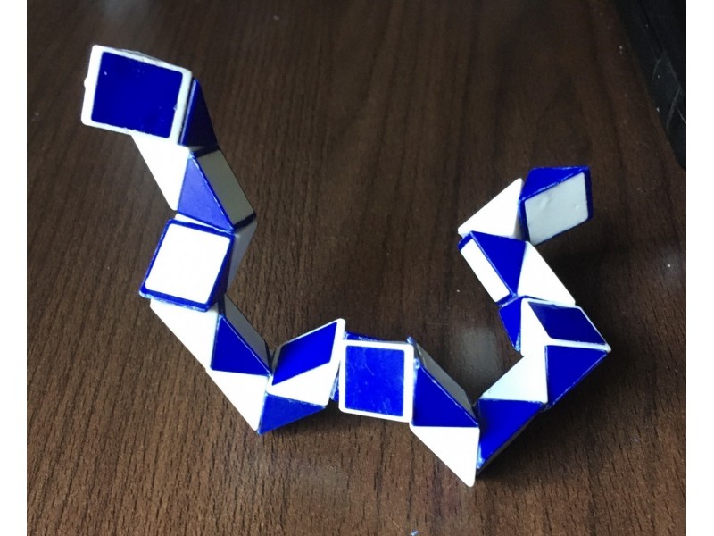 Rubikova Zmija, je poznata slagalica za najmlađe 24 cm