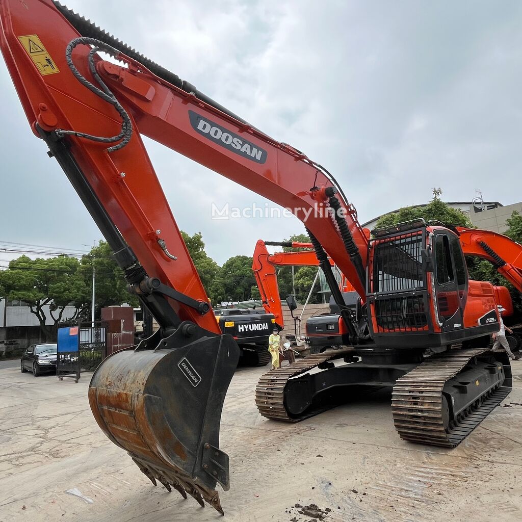 Doosan DX225LC bager guseničar