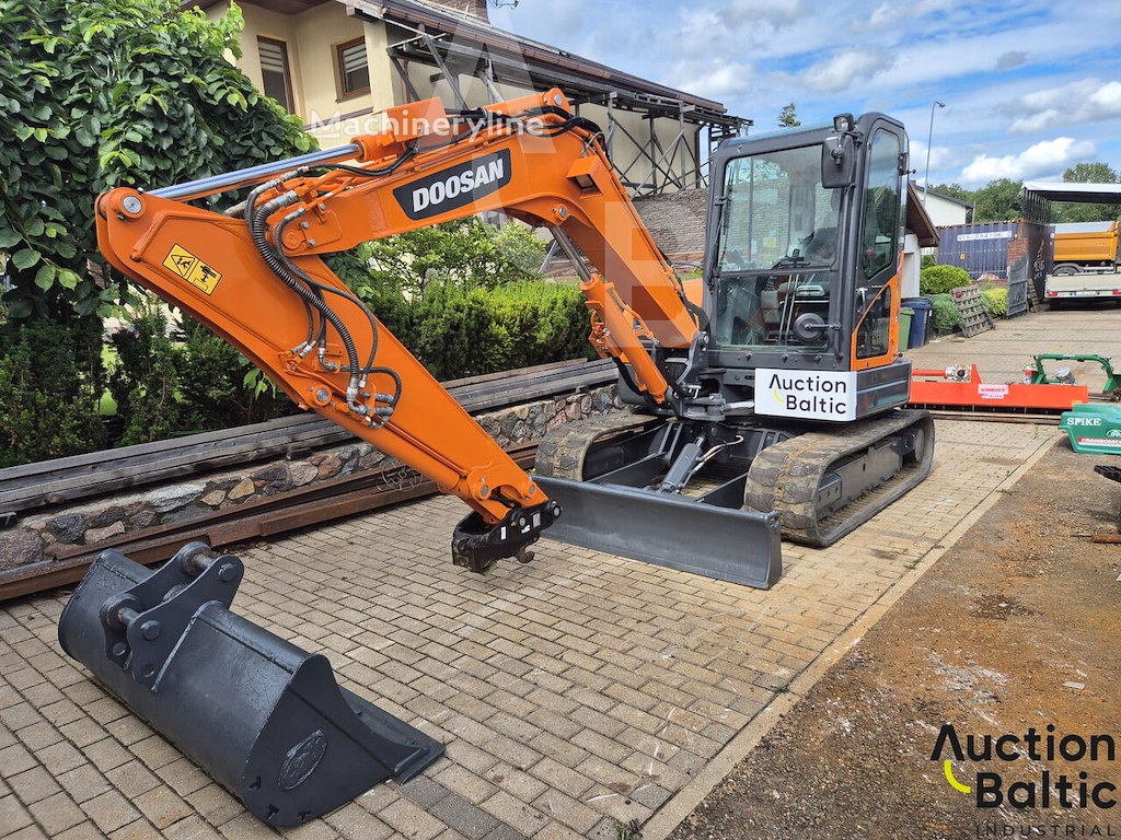 Prodaje se Doosan DX 63-3 bager guseničar na aukciji