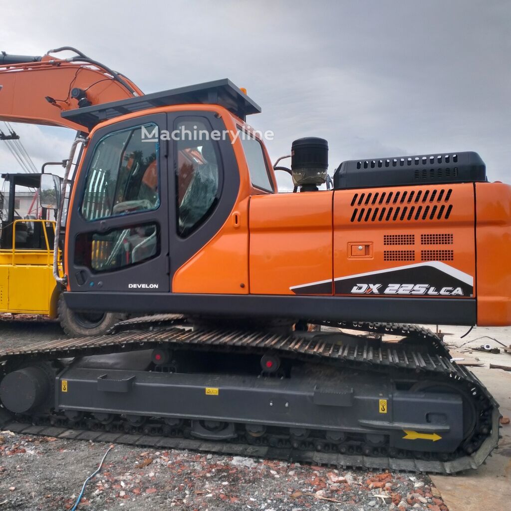 Doosan DX225 bager guseničar