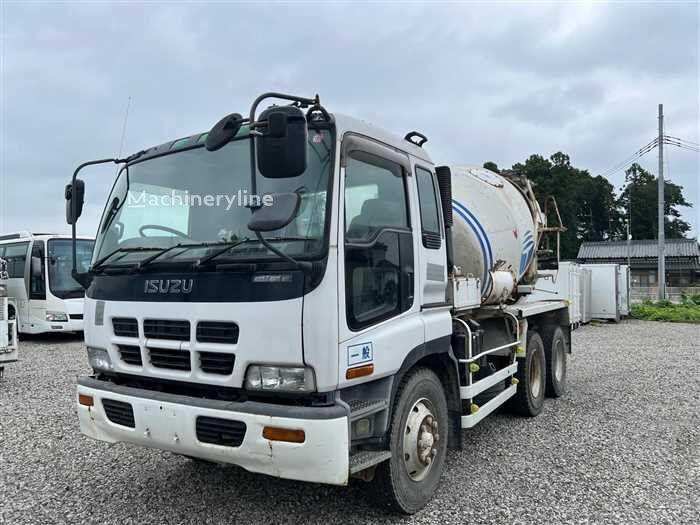 Isuzu GIGA kamion s mešalicom za beton