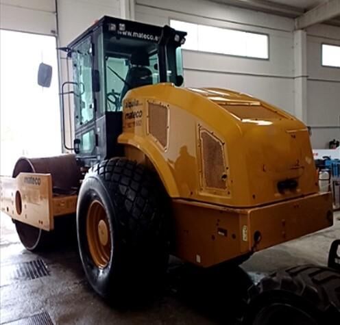 Caterpillar CS74B kompaktor s jednim valjkom