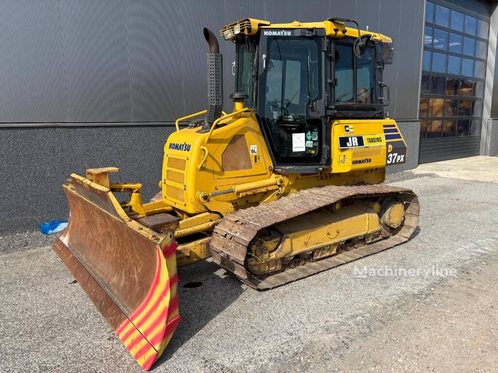 Komatsu D37 PX-23 buldožer