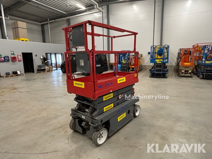 Prodaje se Skyjack SJ III 3219 makazastu platformu na aukciji