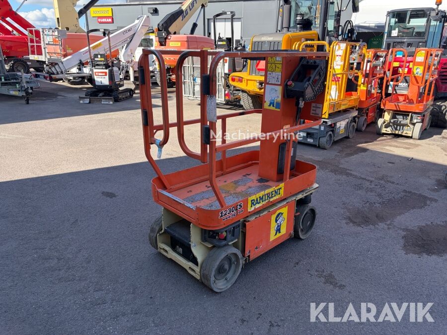 Prodaje se JLG 1230 ES jarbolnu penjajuću platformu na aukciji