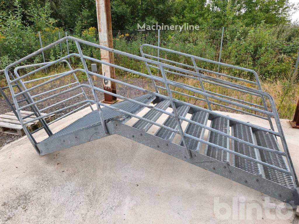 Prodaje se skladišnu merdevinu na aukciji