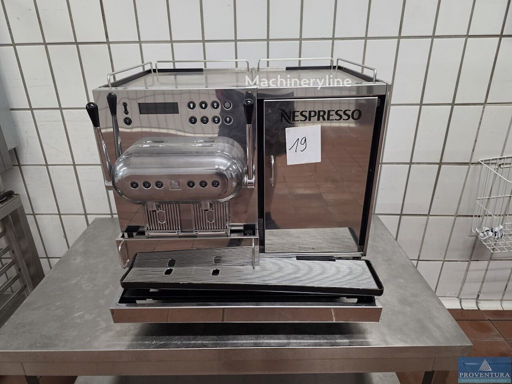 Prodaje se Nespresso Kaffeemaschine Nespresso mit Kühlschrank evtl. Aguila 220 aparat za kafu na aukciji