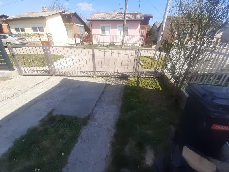 Metalna kapija
Sombor