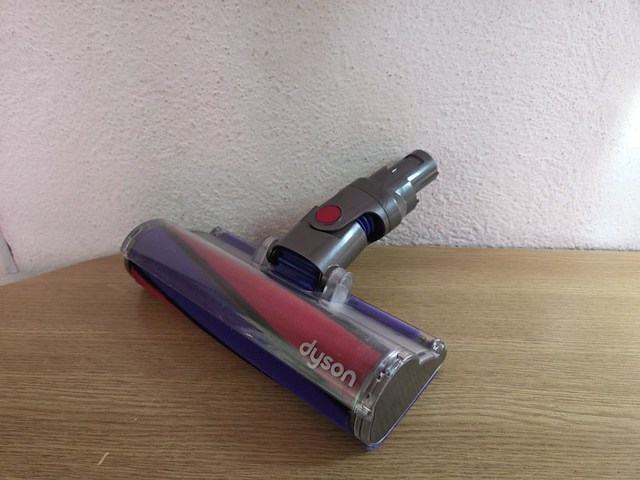Dyson V6 Fluffy Soft Roller motorizovana cetka za tvrdi