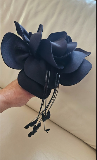 Statement Oversized Flower fascinator, novo