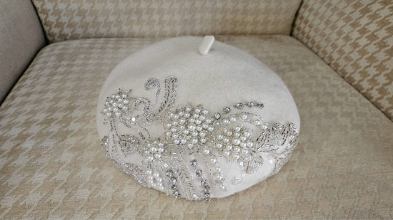 Vunena atraktivna mesh & pearls beretka , novo