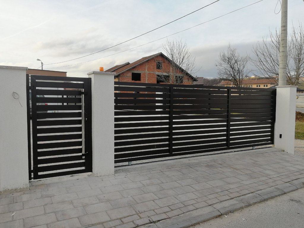 ALUMINIJUMSKE OGRADE, GELENDERI I KAPIJE
