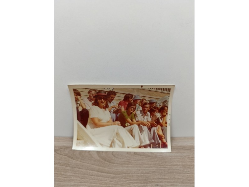 Vintage fotografija prijatelji na koridi