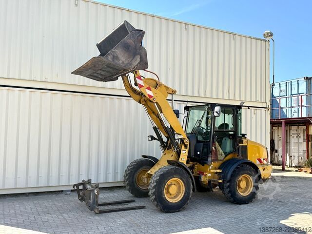 Utovarivač na točkovima
CATERPILLAR 908M / 2015 BJ / 7.656 H / Schaufel + Gabel