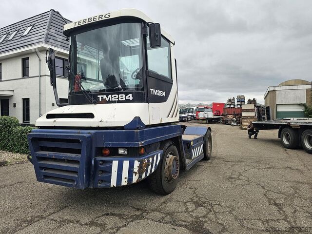 Terminal traktor
TERBERG RT283 /TERMINAL TRACTOR 4X4/ TURNING CHAIR. /AU...