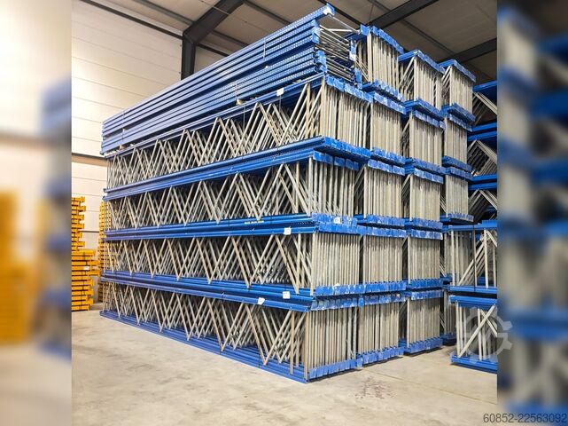 Magacin visokih regala
ca. 30,8 lfm Jungheinrich Esmena Höhe : 825 cm , 2100 kg Fachlast