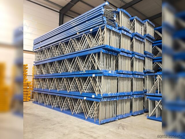 Visoki Bej paleta rack
ca. 30,8 lfm Jungheinrich Esmena Höhe : 400 cm , 2100 kg Fachlast