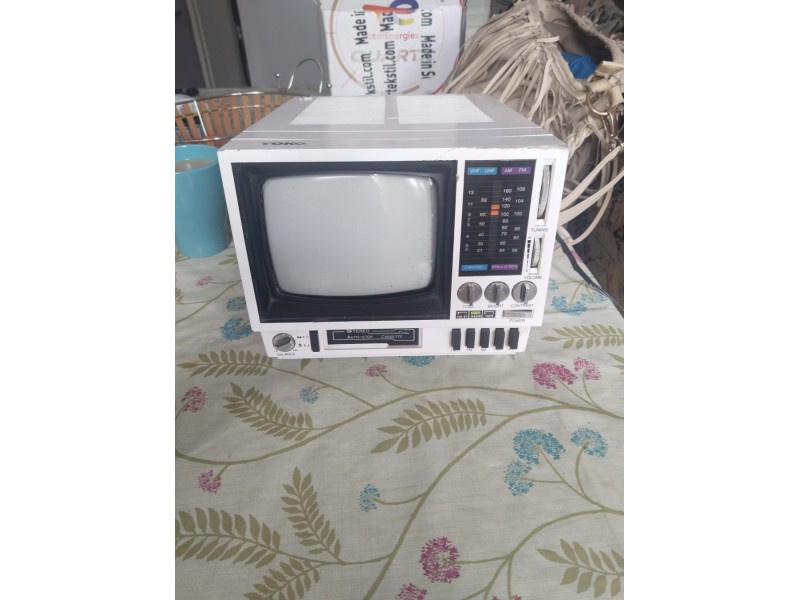Mali tv,sa radiom i kasetofonom