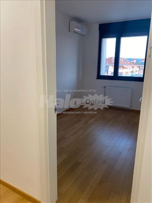 Izdajem nenamešten stan u Novom Sadu