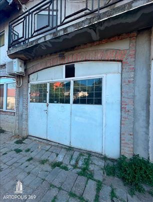 Uknjižena garaža, 33 m2, može kao poslovni prostor