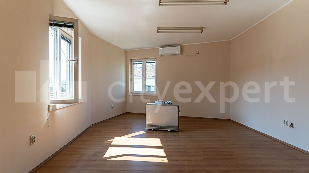 Poslovni prostor za izdavanje BEZ PROVIZIJE: Ostalo, 61m², Jug Bogdanova, Savski venac - 900€