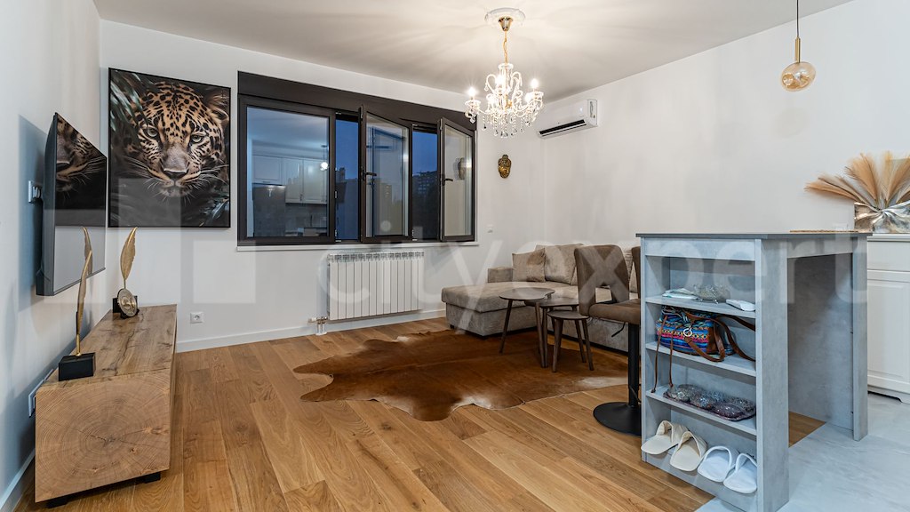 Stan za izdavanje BEZ PROVIZIJE: Jednoiposoban, 37m², Aleksandra Dubčeka, Zemun - 850€