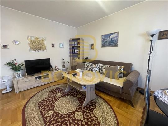 Cvetkova pijaca, 45m2, garažno mesto