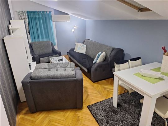 Stan 1.5, 44 m2 u blizini Saborne crkve