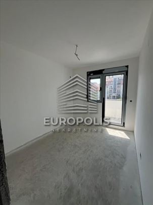 Odličan 4.0, novogradnja, sa dve terase ID#9943