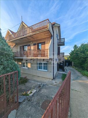Kuća u Bolecu, 3 stana 210m2
