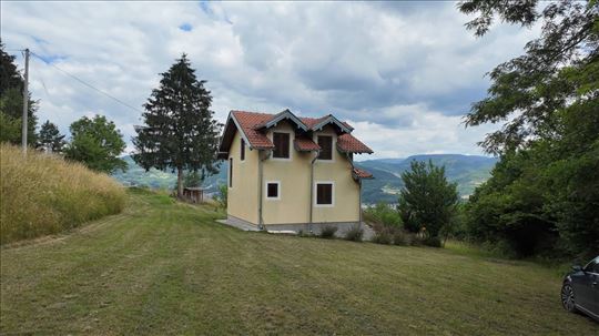 Prodaje se kuća 110 m² sa imanjem od gotovo 1 ha