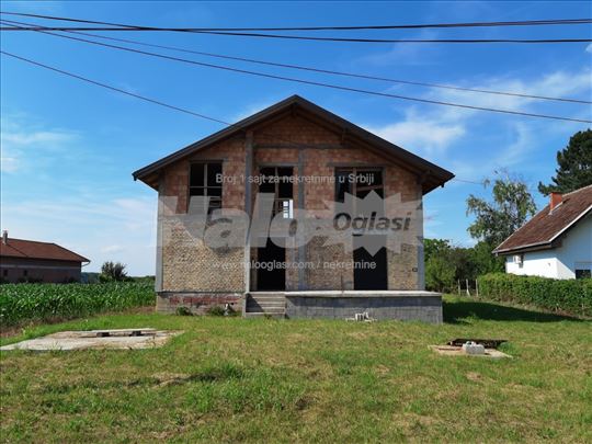 3 građevinska placa sa kućom
