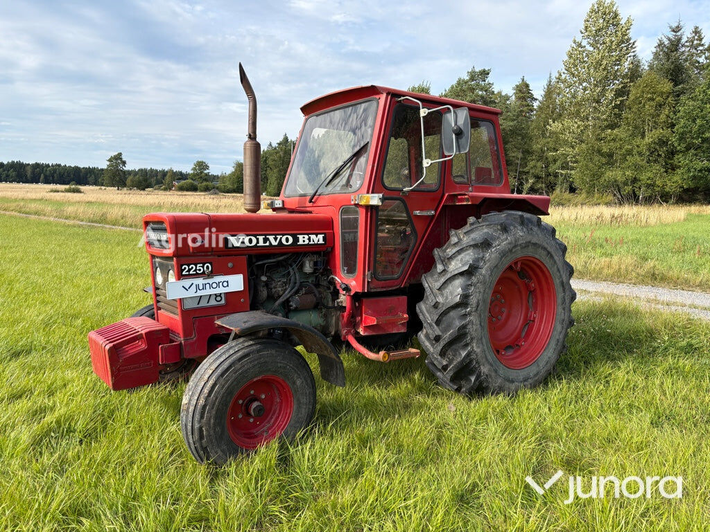 Prodaje se Volvo BM 2250 traktor točkaš na aukciji