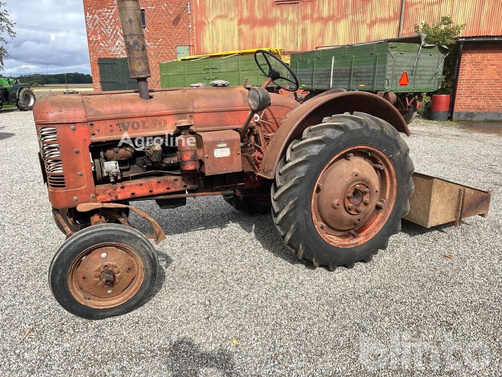 Prodaje se Volvo T 22 traktor točkaš na aukciji