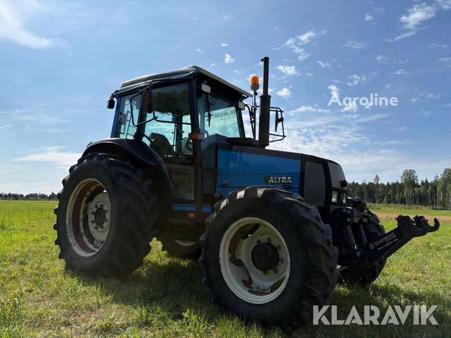 Prodaje se Valtra 700 traktor točkaš na aukciji