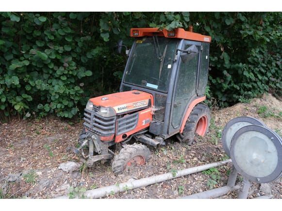 Prodaje se Kubota B2400D mini traktor na aukciji