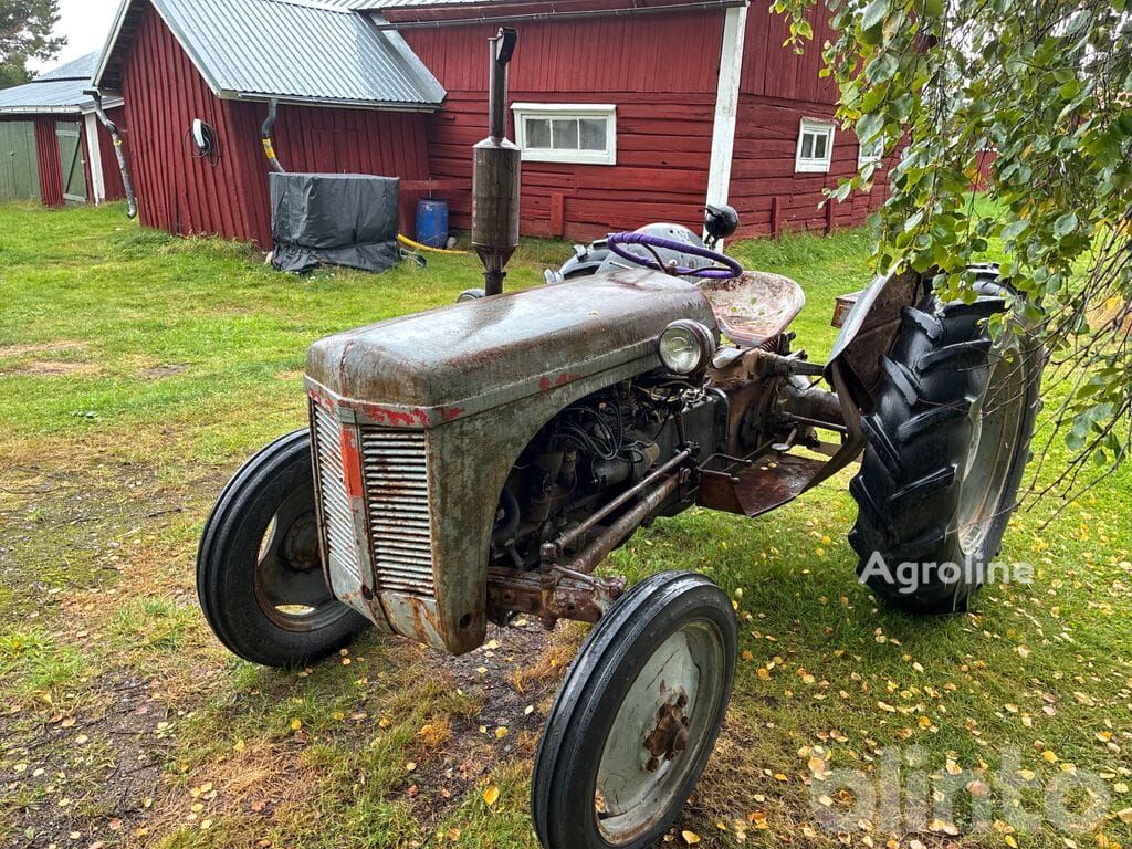 Prodaje se Ferguson Grålle TEA 33 mini traktor na aukciji