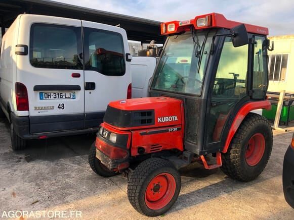 Prodaje se Kubota ST 30 mini traktor na aukciji